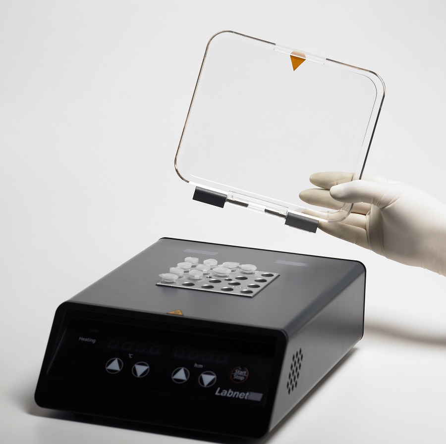 Labnet AccuBlock Digital Dry Baths | AccuBlock | MIDSCI